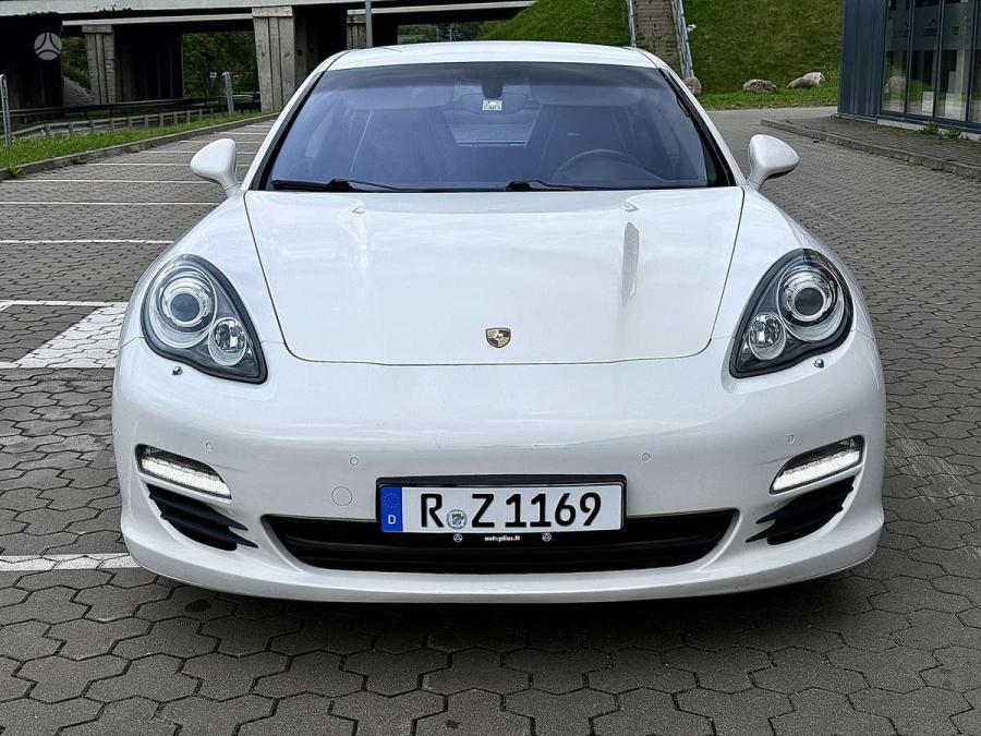 Balts Porsche Panamera 2011 Viļņa, ar dzinēja tilpumu 2.97 L un nobraukumu 215 tūkst. km par 11990 €, foto 3 vietnē AUTOMOTO.COM.LV