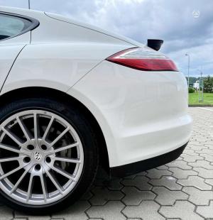 Balts Porsche Panamera 2011 Viļņa, ar dzinēja tilpumu 2.97 L un nobraukumu 215 tūkst. km par 11990 €, foto 12 vietnē AUTOMOTO.COM.LV