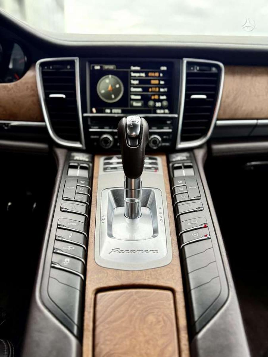 Balts Porsche Panamera 2011 Viļņa, ar dzinēja tilpumu 2.97 L un nobraukumu 215 tūkst. km par 11990 €, foto 18 vietnē AUTOMOTO.COM.LV