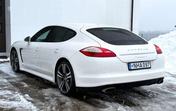 White Porsche Panamera 2012 in Vilnius, with an engine capacity of 3.61 L and mileage of 220 thousand km for 15950 €, photo 3 on AUTOMOTO.COM.LV