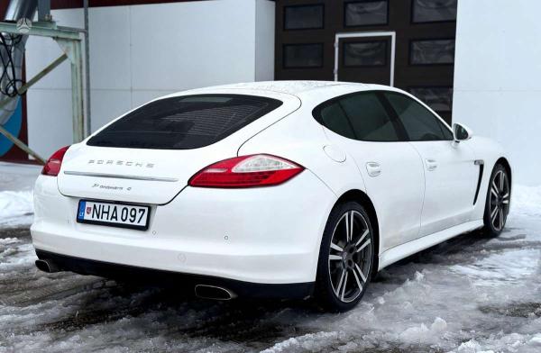 White Porsche Panamera 2012 in Vilnius, with an engine capacity of 3.61 L and mileage of 220 thousand km for 15950 €, photo 5 on AUTOMOTO.COM.LV
