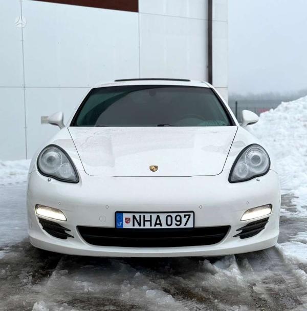 White Porsche Panamera 2012 in Vilnius, with an engine capacity of 3.61 L and mileage of 220 thousand km for 15950 €, photo 8 on AUTOMOTO.COM.LV