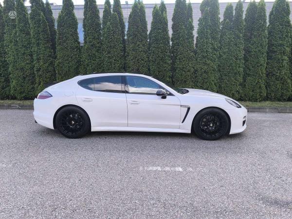 White Porsche Panamera 2012 in Kaunas, with an engine capacity of 3.61 L and mileage of 156 thousand km for 16500 €, photo 9 on AUTOMOTO.COM.LV