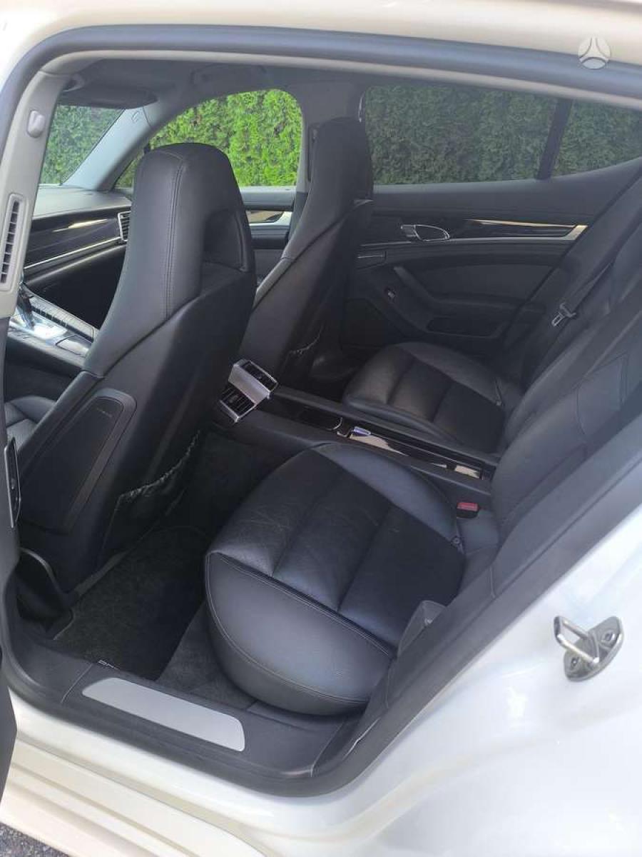 Balts Porsche Panamera 2012 Kauņa, ar dzinēja tilpumu 3.61 L un nobraukumu 156 tūkst. km par 16500 €, foto 13 vietnē AUTOMOTO.COM.LV