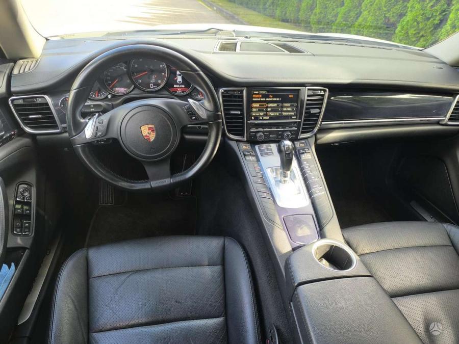 Balts Porsche Panamera 2012 Kauņa, ar dzinēja tilpumu 3.61 L un nobraukumu 156 tūkst. km par 16500 €, foto 17 vietnē AUTOMOTO.COM.LV