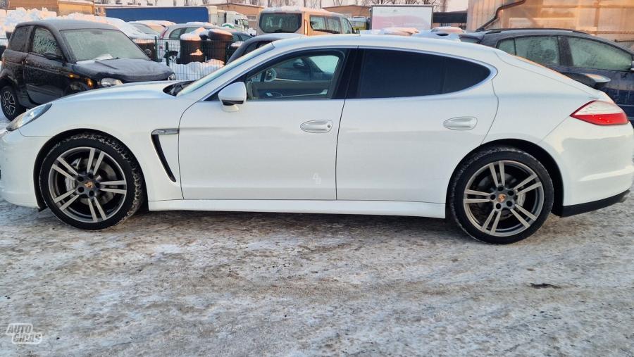 White Porsche Panamera 2013 in Kretinga, with an engine capacity of 4.80 L and mileage of 162 thousand km for 20999 €, photo 9 on AUTOMOTO.COM.LV
