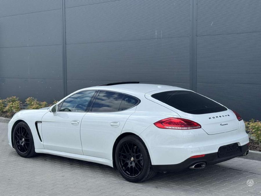White Porsche Panamera 2014 in Vilnius, with an engine capacity of 3.60 L and mileage of 139 thousand km for 17950 €, photo 3 on AUTOMOTO.COM.LV