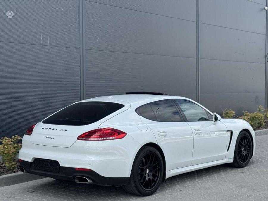 White Porsche Panamera 2014 in Vilnius, with an engine capacity of 3.60 L and mileage of 139 thousand km for 17950 €, photo 4 on AUTOMOTO.COM.LV