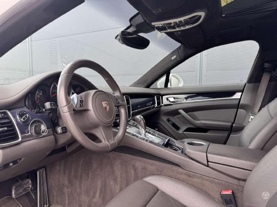 White Porsche Panamera 2014 in Vilnius, with an engine capacity of 3.60 L and mileage of 139 thousand km for 17950 €, photo 8 on AUTOMOTO.COM.LV
