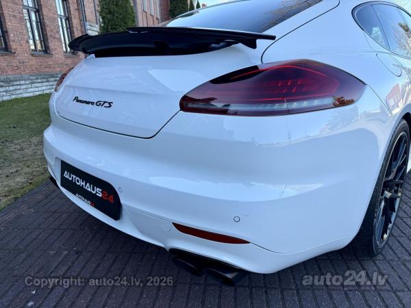 White Porsche Panamera 2014 in Tallinn, with an engine capacity of 4.80 L and mileage of 47 thousand km for 42900 €, photo 10 on AUTOMOTO.COM.LV