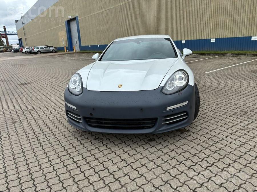 Balts Porsche Panamera 2014 Rīga, ar dzinēja tilpumu 3.00 L un nobraukumu 201 tūkst. km par 17600 €, foto 1 vietnē AUTOMOTO.COM.LV