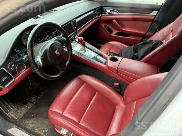 Balts Porsche Panamera 2014 Rīga, ar dzinēja tilpumu 3.00 L un nobraukumu 201 tūkst. km par 17600 €, foto 3 vietnē AUTOMOTO.COM.LV