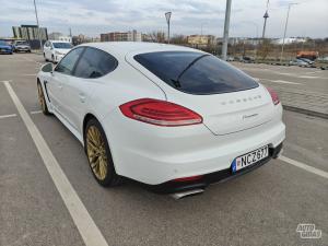 White Porsche Panamera 2015 in Vilnius, with an engine capacity of 3.60 L and mileage of 192 thousand km for 15700 €, photo 5 on AUTOMOTO.COM.LV