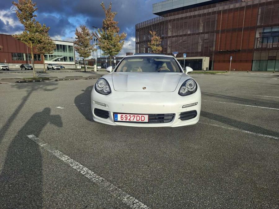 White Porsche Panamera 2016 in Klaipeda, with an engine capacity of 3.61 L and mileage of 154 thousand km for 23700 €, photo 3 on AUTOMOTO.COM.LV