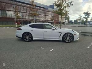 White Porsche Panamera 2016 in Klaipeda, with an engine capacity of 3.61 L and mileage of 154 thousand km for 23700 €, photo 4 on AUTOMOTO.COM.LV