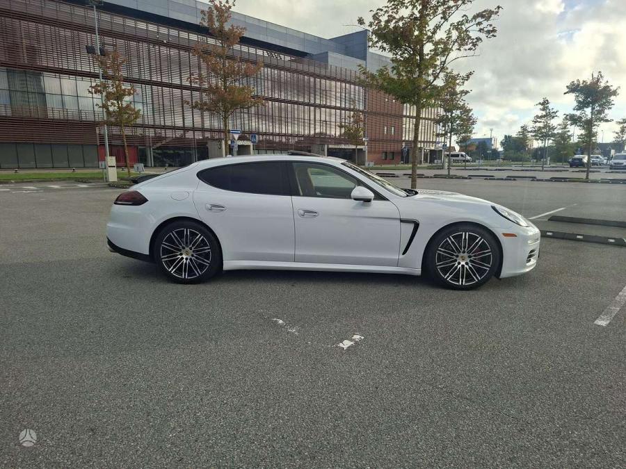 White Porsche Panamera 2016 in Klaipeda, with an engine capacity of 3.61 L and mileage of 154 thousand km for 23700 €, photo 4 on AUTOMOTO.COM.LV