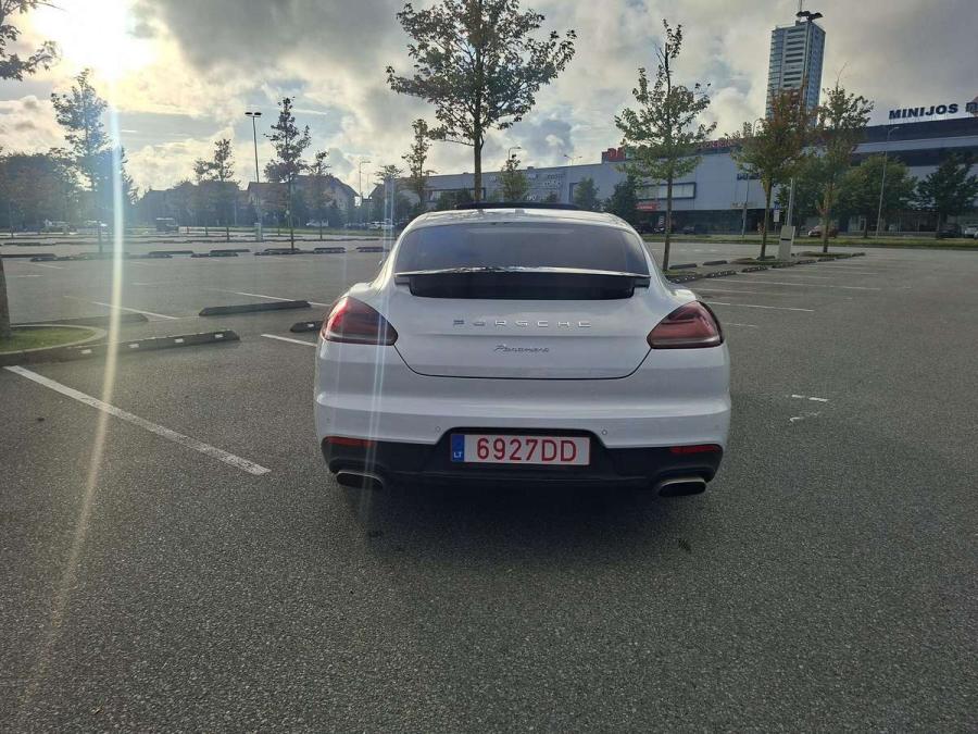 White Porsche Panamera 2016 in Klaipeda, with an engine capacity of 3.61 L and mileage of 154 thousand km for 23700 €, photo 6 on AUTOMOTO.COM.LV