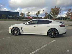White Porsche Panamera 2016 in Klaipeda, with an engine capacity of 3.61 L and mileage of 154 thousand km for 23700 €, photo 8 on AUTOMOTO.COM.LV