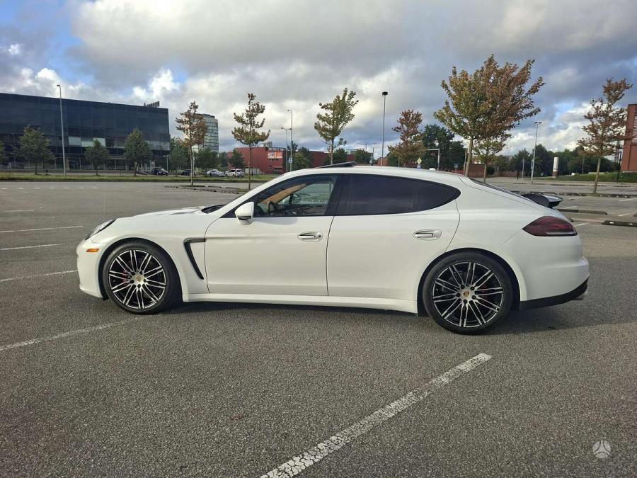 White Porsche Panamera 2016 in Klaipeda, with an engine capacity of 3.61 L and mileage of 154 thousand km for 23700 €, photo 8 on AUTOMOTO.COM.LV