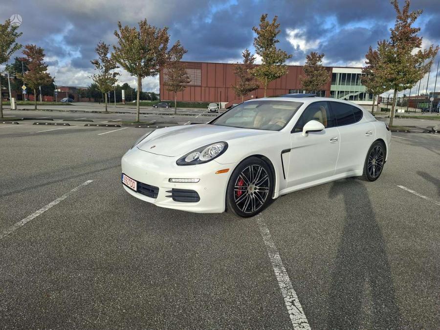 White Porsche Panamera 2016 in Klaipeda, with an engine capacity of 3.61 L and mileage of 154 thousand km for 23700 €, photo 9 on AUTOMOTO.COM.LV