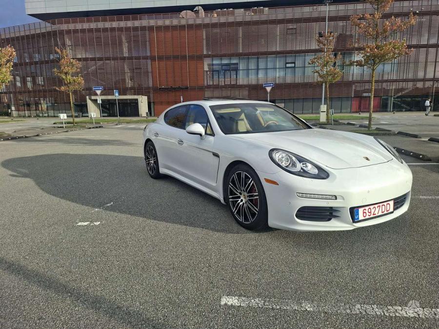 White Porsche Panamera 2016 in Klaipeda, with an engine capacity of 3.61 L and mileage of 154 thousand km for 23700 €, photo 10 on AUTOMOTO.COM.LV