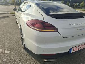 White Porsche Panamera 2016 in Klaipeda, with an engine capacity of 3.61 L and mileage of 154 thousand km for 23700 €, photo 11 on AUTOMOTO.COM.LV
