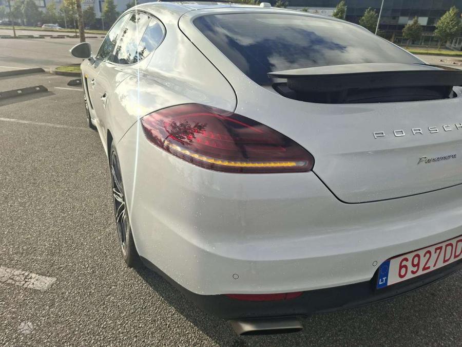 White Porsche Panamera 2016 in Klaipeda, with an engine capacity of 3.61 L and mileage of 154 thousand km for 23700 €, photo 11 on AUTOMOTO.COM.LV