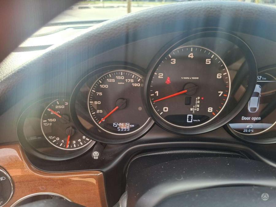 White Porsche Panamera 2016 in Klaipeda, with an engine capacity of 3.61 L and mileage of 154 thousand km for 23700 €, photo 12 on AUTOMOTO.COM.LV