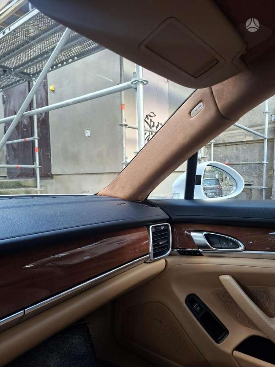 White Porsche Panamera 2016 in Klaipeda, with an engine capacity of 3.61 L and mileage of 154 thousand km for 23700 €, photo 15 on AUTOMOTO.COM.LV