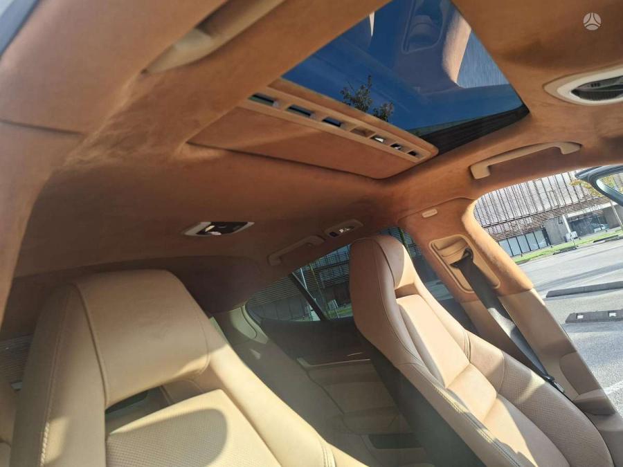 White Porsche Panamera 2016 in Klaipeda, with an engine capacity of 3.61 L and mileage of 154 thousand km for 23700 €, photo 17 on AUTOMOTO.COM.LV