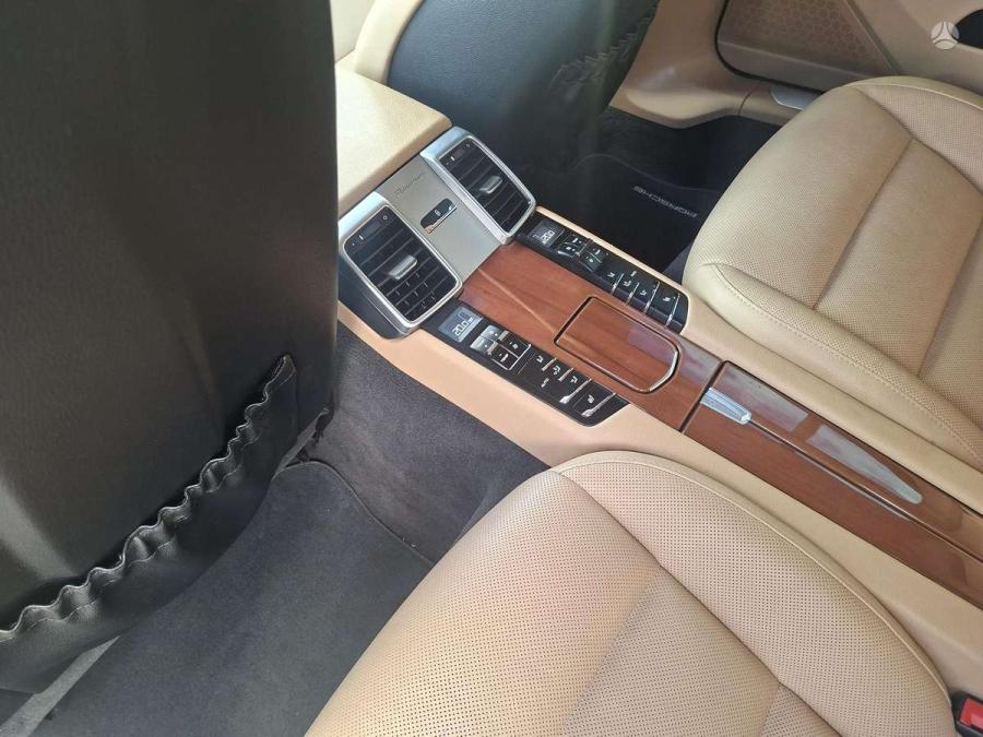 White Porsche Panamera 2016 in Klaipeda, with an engine capacity of 3.61 L and mileage of 154 thousand km for 23700 €, photo 20 on AUTOMOTO.COM.LV