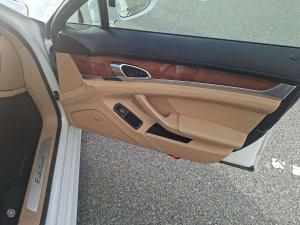 White Porsche Panamera 2016 in Klaipeda, with an engine capacity of 3.61 L and mileage of 154 thousand km for 23700 €, photo 24 on AUTOMOTO.COM.LV