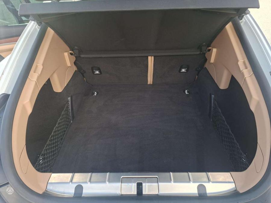 White Porsche Panamera 2016 in Klaipeda, with an engine capacity of 3.61 L and mileage of 154 thousand km for 23700 €, photo 25 on AUTOMOTO.COM.LV