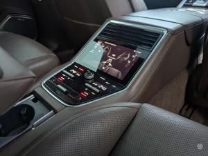 White Porsche Panamera 2017 in Kaunas, with an engine capacity of 4.00 L and mileage of 190 thousand km for 44000 €, photo 11 on AUTOMOTO.COM.LV
