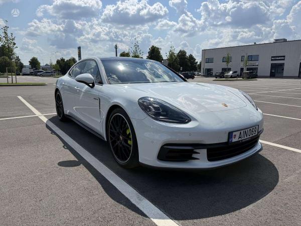 White Porsche Panamera 2018 in Kaunas, with an engine capacity of 2.89 L and mileage of 95 thousand km for 41000 €, photo 2 on AUTOMOTO.COM.LV