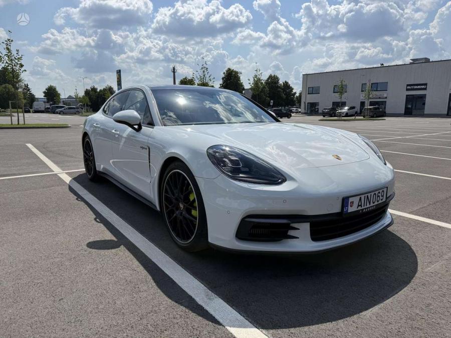 White Porsche Panamera 2018 in Kaunas, with an engine capacity of 2.89 L and mileage of 95 thousand km for 41000 €, photo 3 on AUTOMOTO.COM.LV