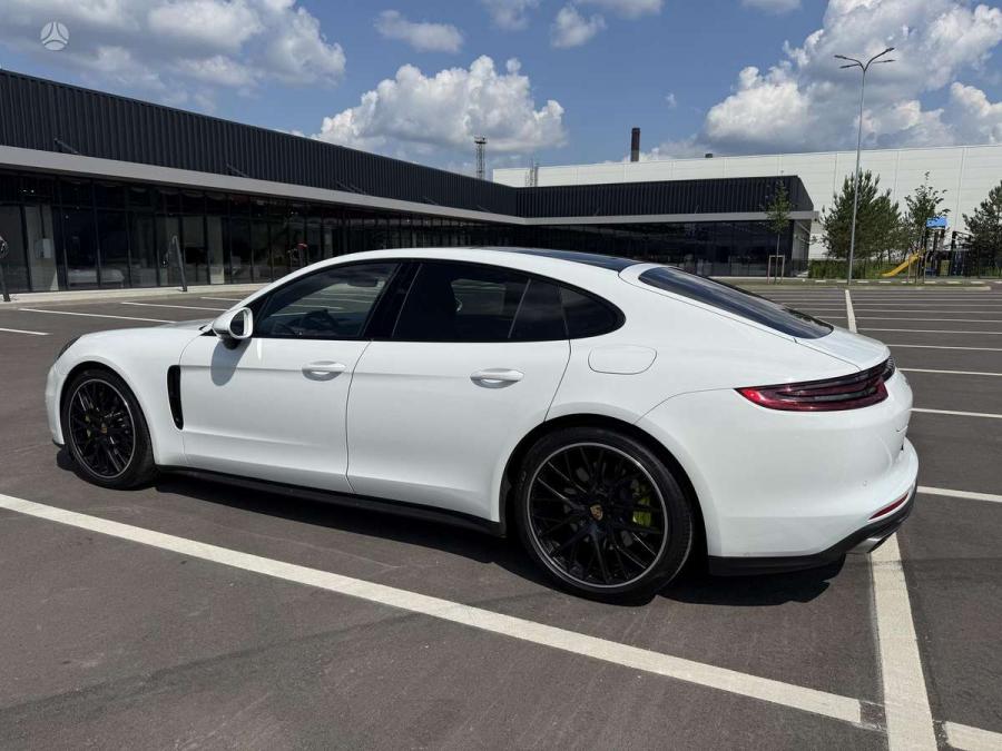 White Porsche Panamera 2018 in Kaunas, with an engine capacity of 2.89 L and mileage of 95 thousand km for 41000 €, photo 5 on AUTOMOTO.COM.LV