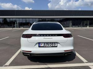 White Porsche Panamera 2018 in Kaunas, with an engine capacity of 2.89 L and mileage of 95 thousand km for 41000 €, photo 6 on AUTOMOTO.COM.LV