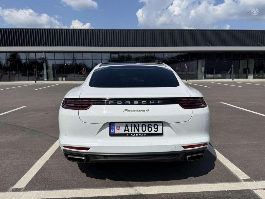 White Porsche Panamera 2018 in Kaunas, with an engine capacity of 2.89 L and mileage of 95 thousand km for 41000 €, photo 6 on AUTOMOTO.COM.LV