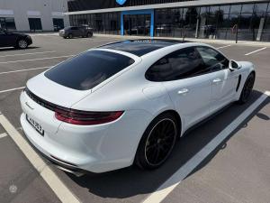 White Porsche Panamera 2018 in Kaunas, with an engine capacity of 2.89 L and mileage of 95 thousand km for 41000 €, photo 8 on AUTOMOTO.COM.LV