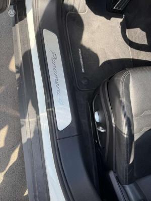 White Porsche Panamera 2018 in Kaunas, with an engine capacity of 2.89 L and mileage of 95 thousand km for 41000 €, photo 13 on AUTOMOTO.COM.LV