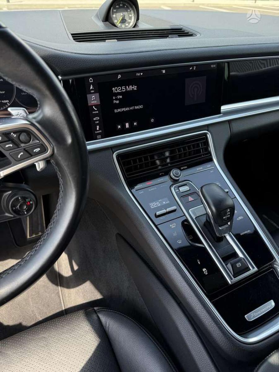 White Porsche Panamera 2018 in Kaunas, with an engine capacity of 2.89 L and mileage of 95 thousand km for 41000 €, photo 16 on AUTOMOTO.COM.LV