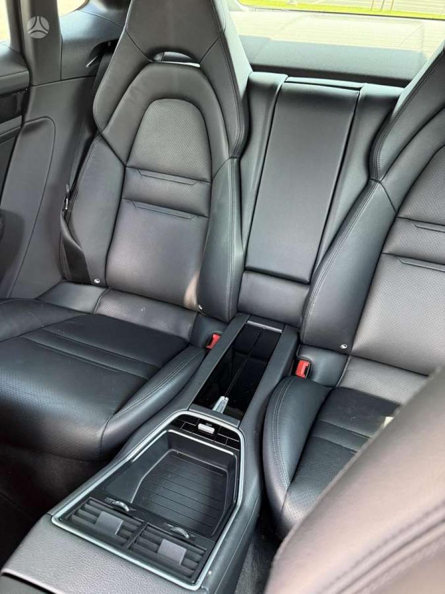 White Porsche Panamera 2018 in Kaunas, with an engine capacity of 2.89 L and mileage of 95 thousand km for 41000 €, photo 20 on AUTOMOTO.COM.LV