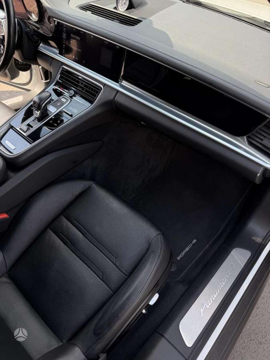 White Porsche Panamera 2018 in Kaunas, with an engine capacity of 2.89 L and mileage of 95 thousand km for 41000 €, photo 21 on AUTOMOTO.COM.LV