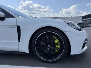 White Porsche Panamera 2018 in Kaunas, with an engine capacity of 2.89 L and mileage of 95 thousand km for 41000 €, photo 23 on AUTOMOTO.COM.LV