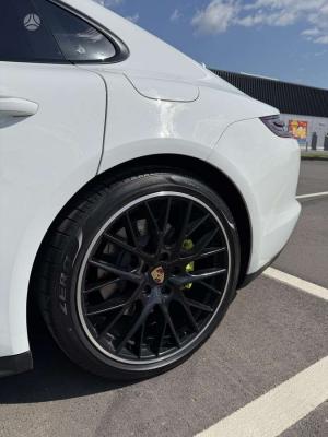 White Porsche Panamera 2018 in Kaunas, with an engine capacity of 2.89 L and mileage of 95 thousand km for 41000 €, photo 27 on AUTOMOTO.COM.LV
