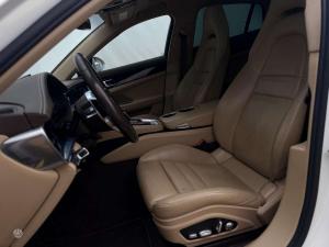 Balts Porsche Panamera 2018 Viļņa, ar dzinēja tilpumu 2.99 L un nobraukumu 212 tūkst. km par 36990 €, foto 11 vietnē AUTOMOTO.COM.LV