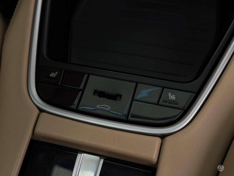 Balts Porsche Panamera 2018 Viļņa, ar dzinēja tilpumu 2.99 L un nobraukumu 212 tūkst. km par 36990 €, foto 19 vietnē AUTOMOTO.COM.LV