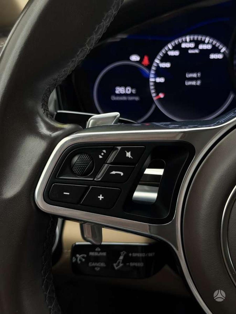 White Porsche Panamera 2018 in Vilnius, with an engine capacity of 2.99 L and mileage of 212 thousand km for 35990 €, photo 34 on AUTOMOTO.COM.LV