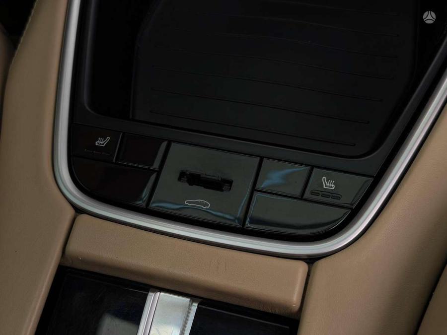 Balts Porsche Panamera 2018 Viļņa, ar dzinēja tilpumu 2.99 L un nobraukumu 212 tūkst. km par 35990 €, foto 19 vietnē AUTOMOTO.COM.LV